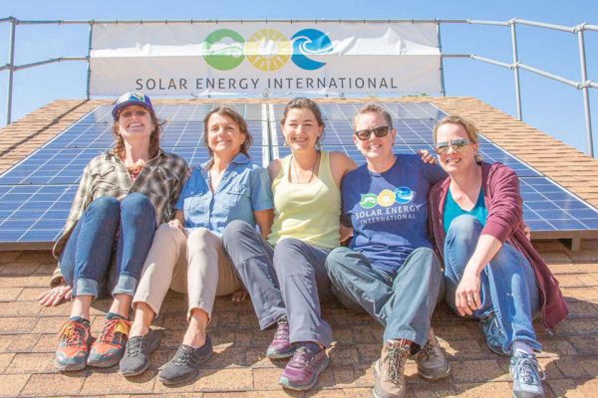 Impulsando Carreras Solares para Mujeres: Asociaciones entre ...